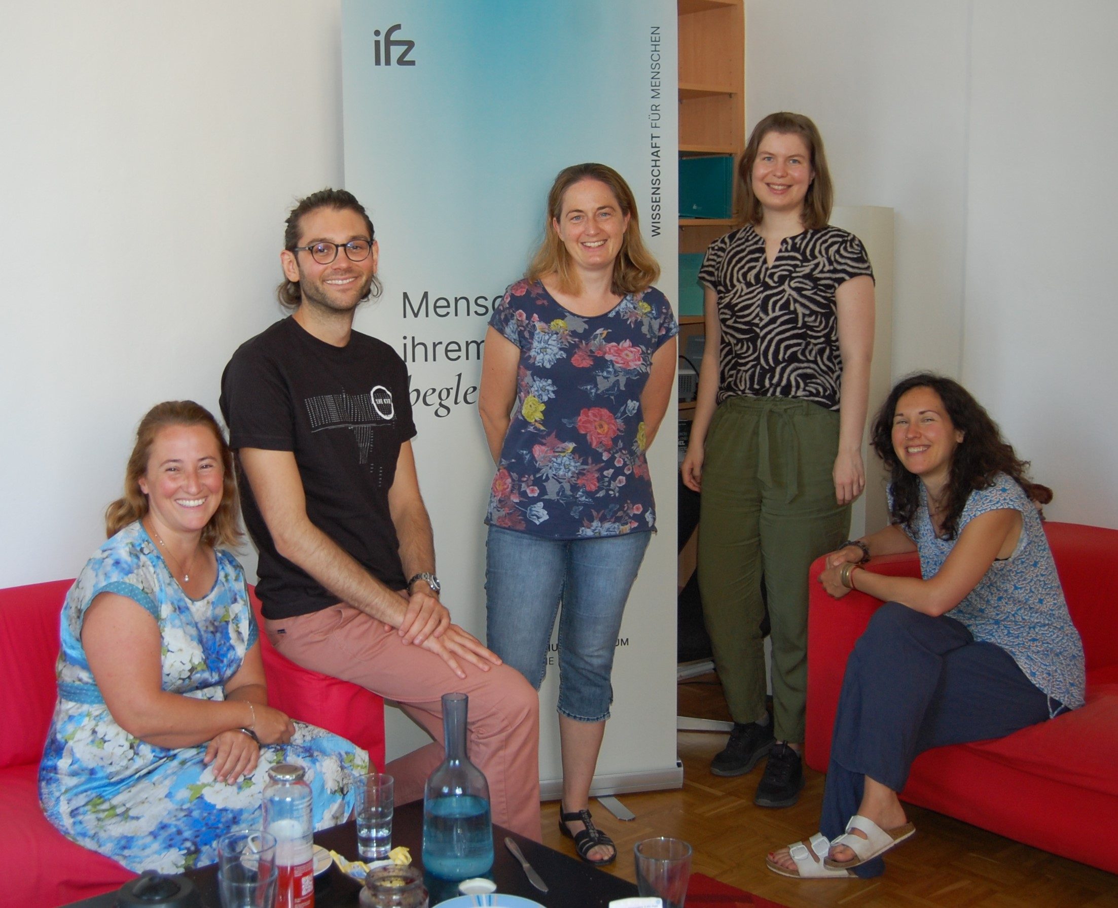Ein Besuch am ifz - ifz - Internationales Forschungszentrum für soziale ... Ein Besuch am ifz - ifz - Internationales Forschungszentrum für soziale ...